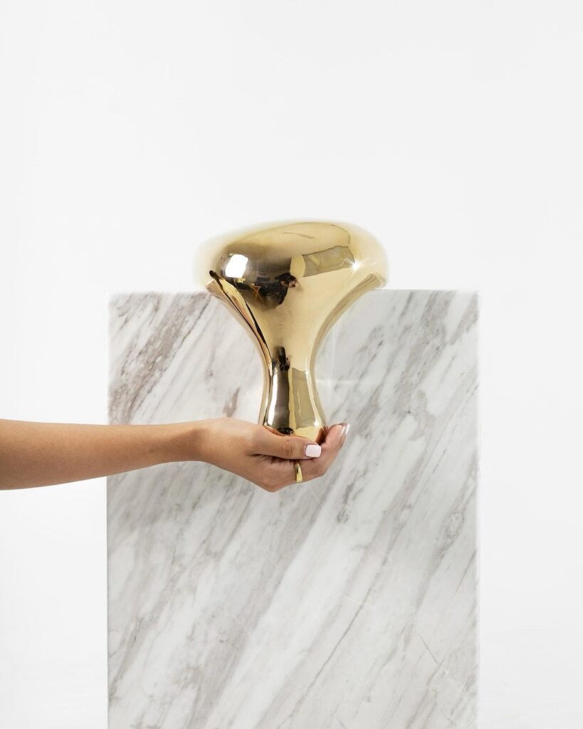 MAFER SALINAS "La gota": desafío de gravedad y creatividad