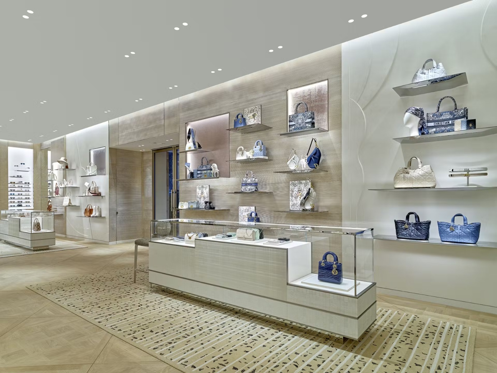 Dior se reinventa en Dallas: celebración de elegancia, historia y ...