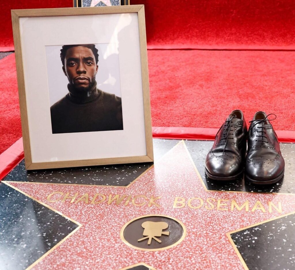 Chadwick Boseman recibe estrella póstuma y su legado cultural impulsa ...